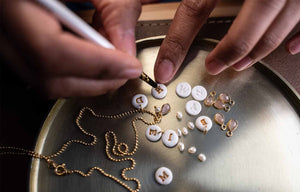 Collier élégant en porcelaine